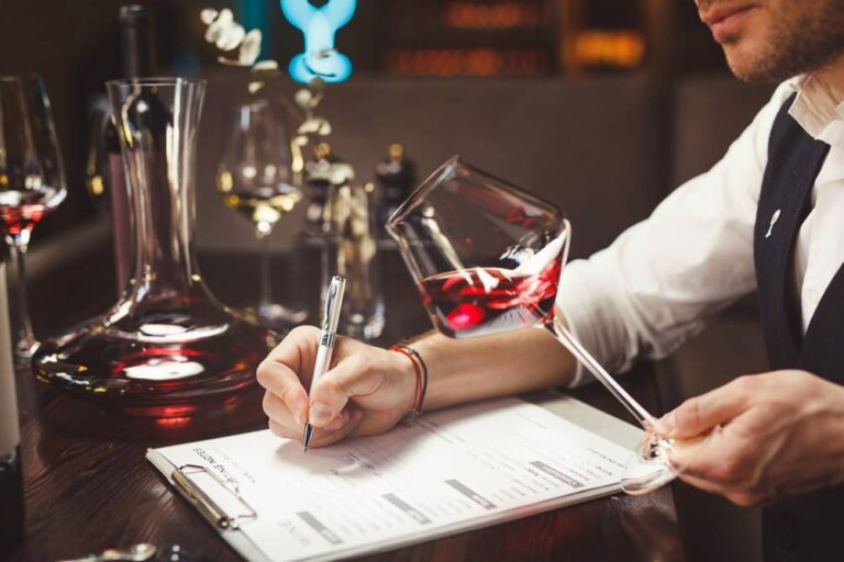 O que é um Sommelier? O que faz? Aprenda como se tornar um!